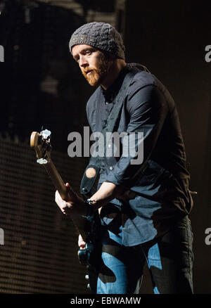 ROCK IN RIO LISBOA: Linkin Park performing at Palco Mundo on second day ...