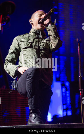 ROCK IN RIO LISBOA: Linkin Park performing at Palco Mundo on second day ...