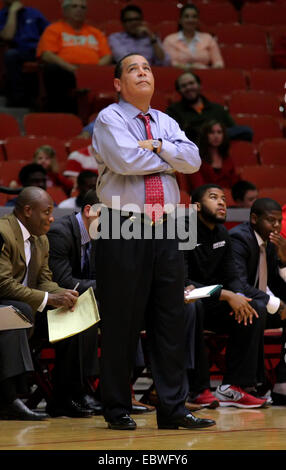 Houston head coach Kelvin Sampson during the second half of an NCAA ...