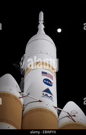 NASA's Orion spacecraft mounted atop a United Launch Alliance Delta IV ...