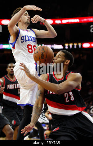 Portland Trail Blazers' Allen Crabbe (23) takes a shot between Orlando ...