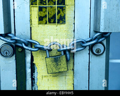 Lock and chain on a commercial buildings metal doors Stock Photo - Alamy