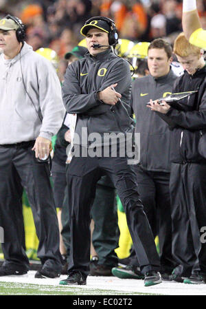 Oregon Ducks head coach Mark Wasikowski and Yale Bulldogs head coach ...