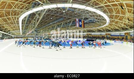 Berlin, Germany. 07th Dec, 2014. Speed skaters race in the women's mass ...