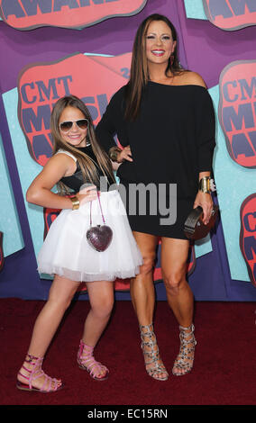 Sara Evans, Audrey Elizabeth Schelske and Olivia Margaret Schelske at ...