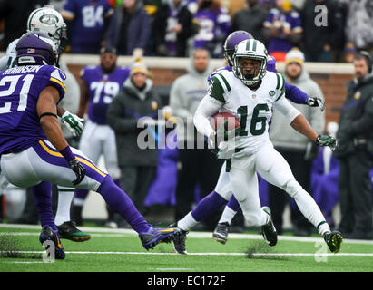 Minnesota Vikings wide receiver Percy Harvin (12) makes a first-down ...