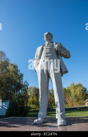 Statue of Lenin at the Chernobyl Exclusion Zone in Ukraine Stock Photo ...