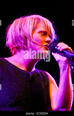 SHAWN COLVIN sings for BILLY CHILDS on the main stage of the MONTEREY ...