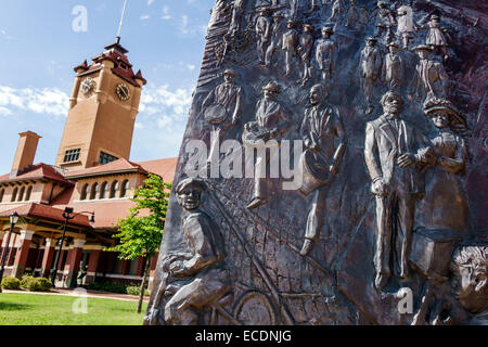 USA, Illinois, Springfield, Union Station Square, Abraham Lincoln ...