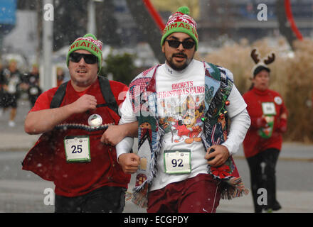 Vancouver, Canada. 13th Dec, 2014. Runners and walkers participate in ...