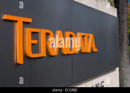 An office building occupied by Teradata Stock Photo - Alamy