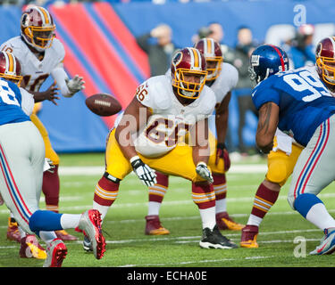 New York Giants guard Chris Hubbard stands in a tunnel before an NFL ...