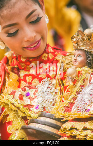 Beauty pageant procession during Sinulog festival celebrations in Cebu ...