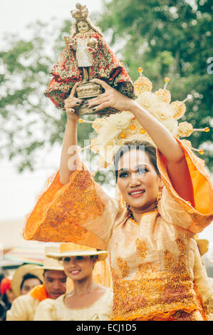 Beauty pageant procession during Sinulog festival celebrations in Cebu ...