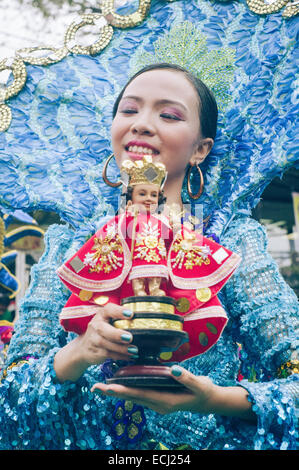 A lady dancer during the Sinulog Festival Stock Photo - Alamy