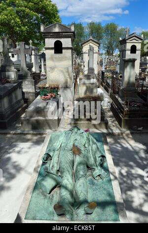 Victor Noir statue at grave at Pere Lachaise cemetery, Paris, France ...