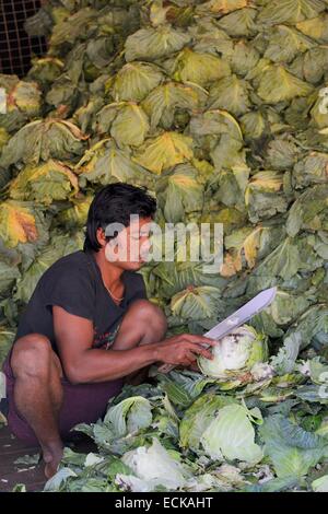 Myanmar, Kayin State, Hpa An, market, people, food Stock Photo - Alamy