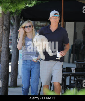 Elle Fanning treats her father Steven Fanning to a Pinkberry yoghurt on ...
