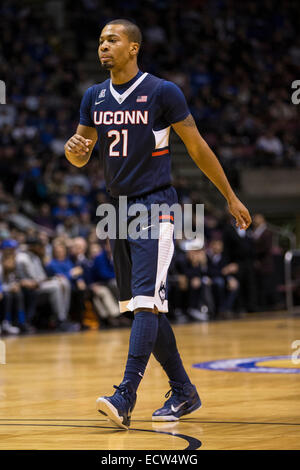 Connecticut Huskies guard Omar Calhoun (21) drives past Southern ...