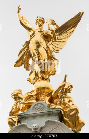 Angel of victory, golden statue on the top of Victoria Memorial in ...