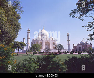 gardens of the Taj Mahal agra charbagh Mughal garden pathways pathway ...