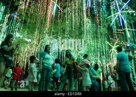 Filipino family's enjoyed taking their pictures at Policarpio Street in ...