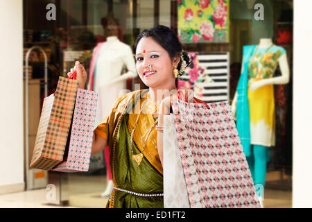 1 indian Housewife Lady shopping mall Stock Photo - Alamy