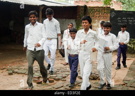 indian school friends group Queues Stock Photo - Alamy