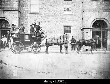 Royal mail coach post horse drawn carriage postal delivery service ...