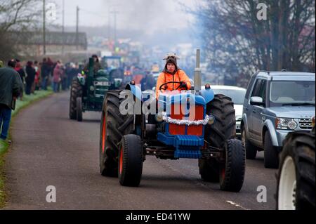 Larling, Norfolk, UK. 26th December 2014. The annual Boxing Day Larling ...