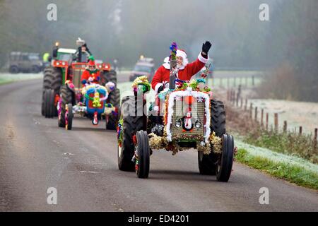 Larling, Norfolk, UK. 26th December 2014. The annual Boxing Day Larling ...