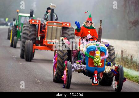 Larling, Norfolk, UK. 26th December 2014. The annual Boxing Day Larling ...