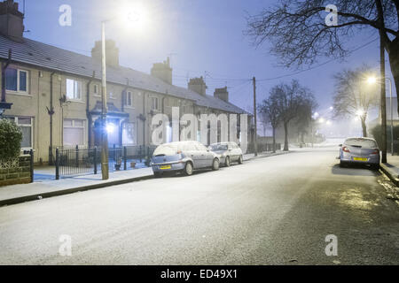 Bradford, West Yorkshire, UK. 26th Dec, 2014. UK Weather: Snow is ...