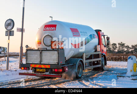 Calor Gas hgv lorry truck and articulated trailer fully loaded with ...