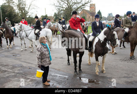 Kimblewick Hunt meeting at Mortimer near Reading Berkshire England UK ...