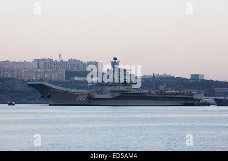 Heavy aircraft-carrying cruiser "Admiral Kuznetsov Stock Photo - Alamy