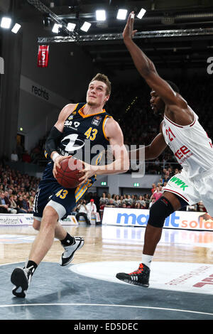 Bamberg, Germany. 26th Dec, 2014. Berlin's Leon Radosevic (L) vies for ...