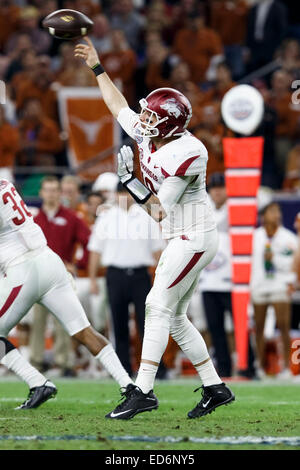 December 27, 2104: Arkansas Razorbacks wide receiver Drew Morgan (80 ...