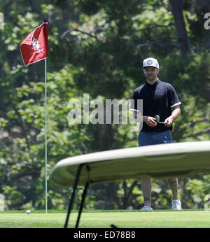 Justin Timberlake plays golf at Lakeside Golf Club in Studio City ...