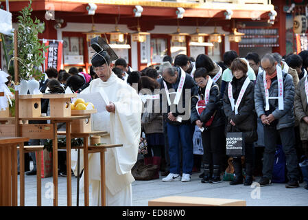 Shinto priests at a ritual purification ceremony, Fushimi Inari Taisha ...