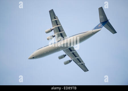 QQ101 Empire Pilots Test School Avro RJ100 Aircraft in Circuit at RNAS ...