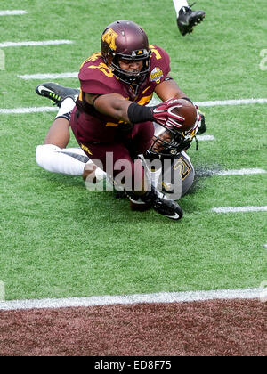 Minnesota running back Rodrick Williams Jr. (35) runs with the ball ...