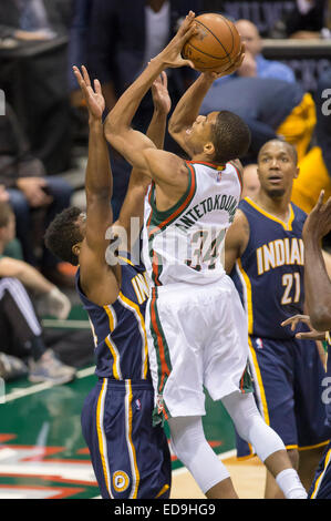 Milwaukee Bucks' Giannis Antetokounmpo goes through his pregame routine ...