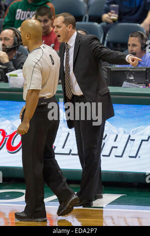 Referee Marc Davis during an NBA basketball game between the Golden ...