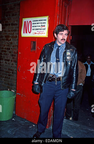 28th Precinct, New York policeman with guns drawn in Harlem 70s, USA ...