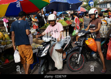 Activity in Badung traditional market, Denpasar, Bali. Badung Market is ...