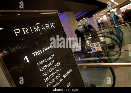 Primark's flagship store no Oxford Street, Central London (Newscast ...