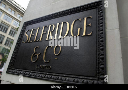 Selfridge & Co sign outside Selfridges Department Store, Oxford Street ...