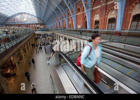 King's Cross St. Pancras national railway station in London Stock Photo ...