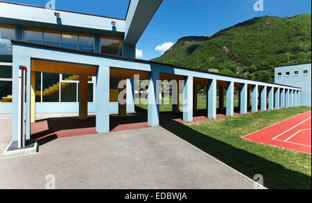 public school, building from the outside Stock Photo - Alamy